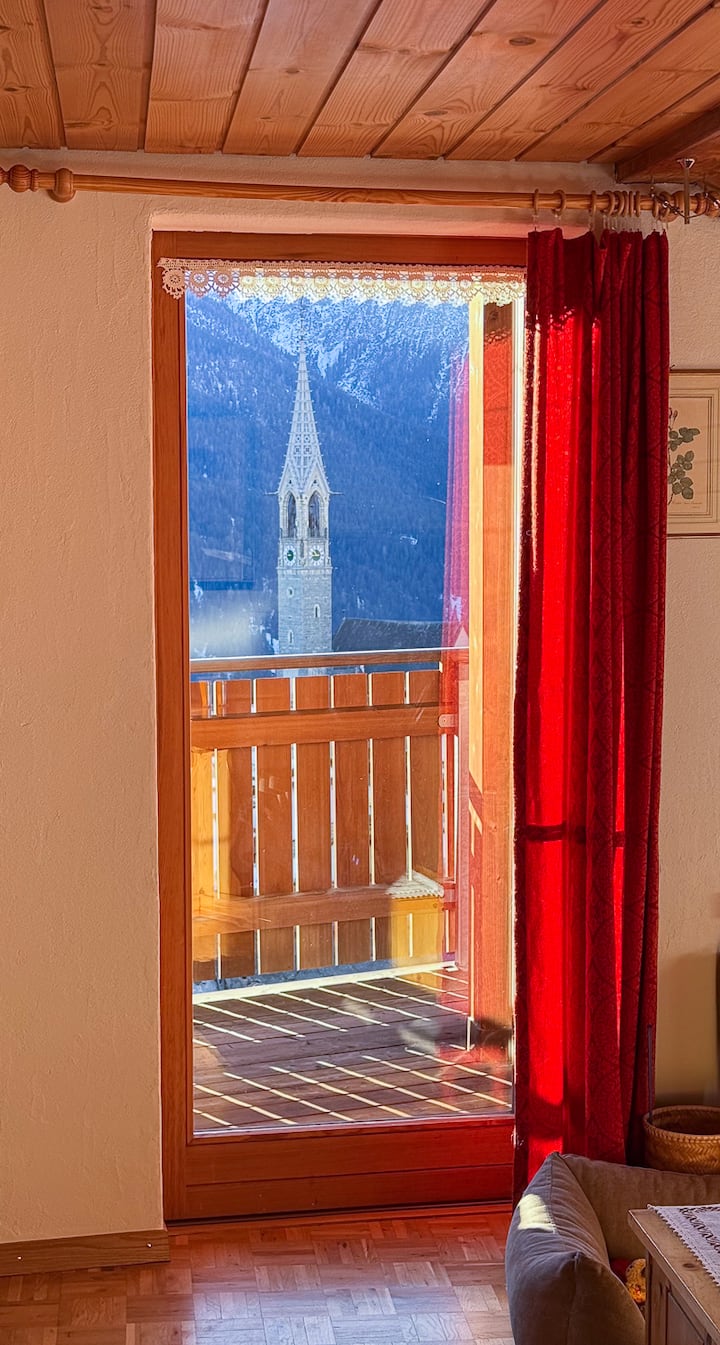 2.5 Dachzimmer Wohnung Mit Traumhafter Aussicht - Sent