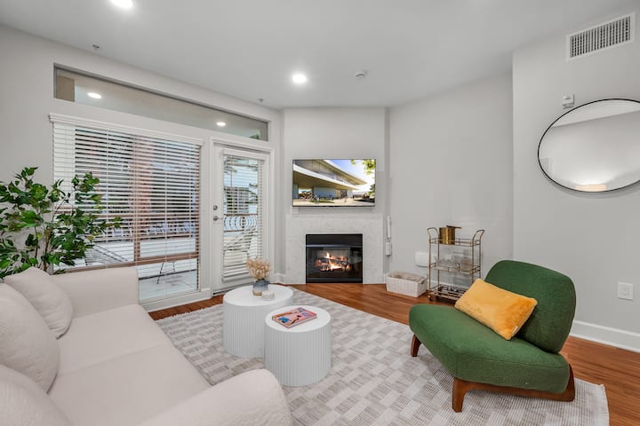 Quiet Luxury 1br By The Grove | Pool, Gym, Parking - Beverly Hills, CA