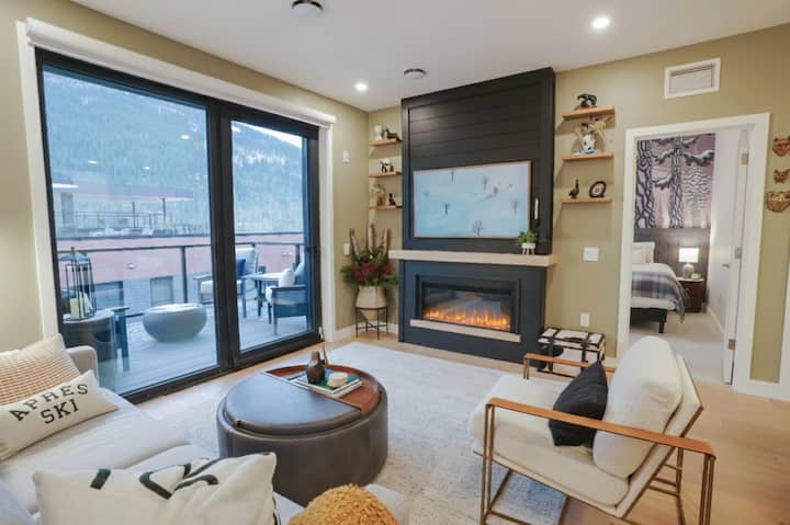 Big Hill Penthouse Chalet In Mackenzie Village - Revelstoke Mountain Resort, BC