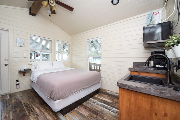 Cozy Cabin - Kerrville, TX