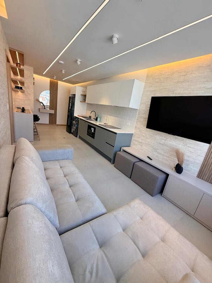 Suite Amplia Y Moderna, Excelente Ubicación - Quito