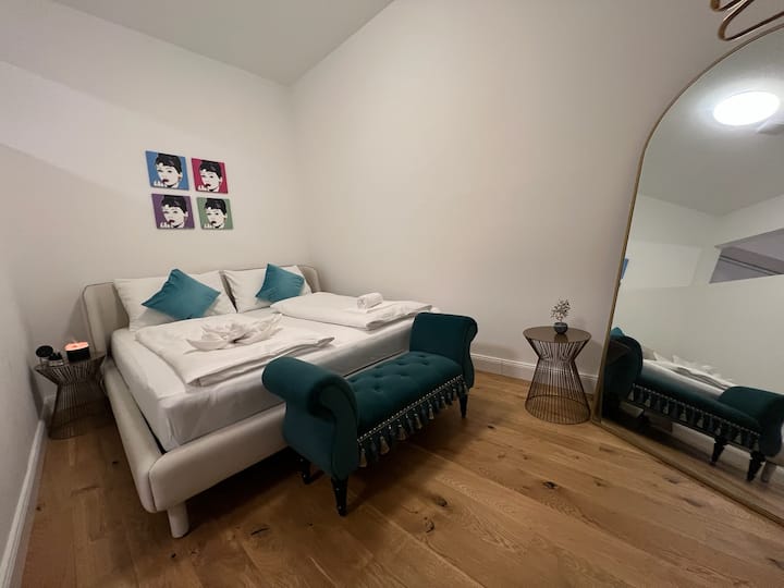 Tiffany-style City Retreat: Yoga & Matcha - Vienna