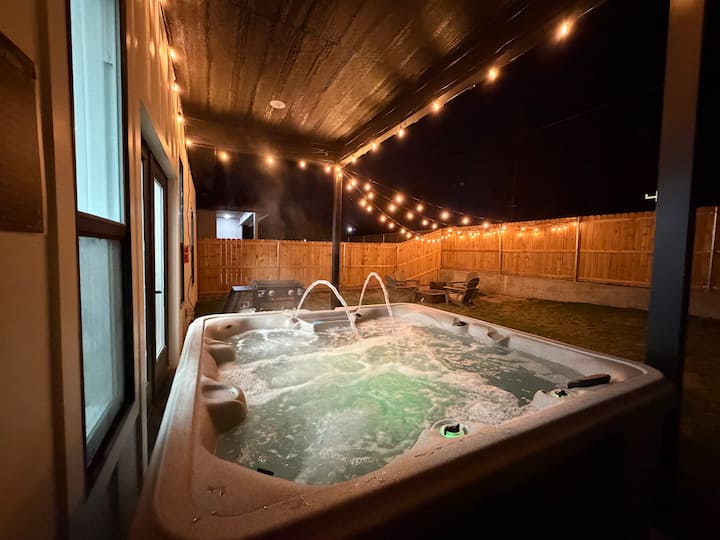 Fort Worth Home• Hot Tub • Pool Table • Stockyards - Fort Worth, TX