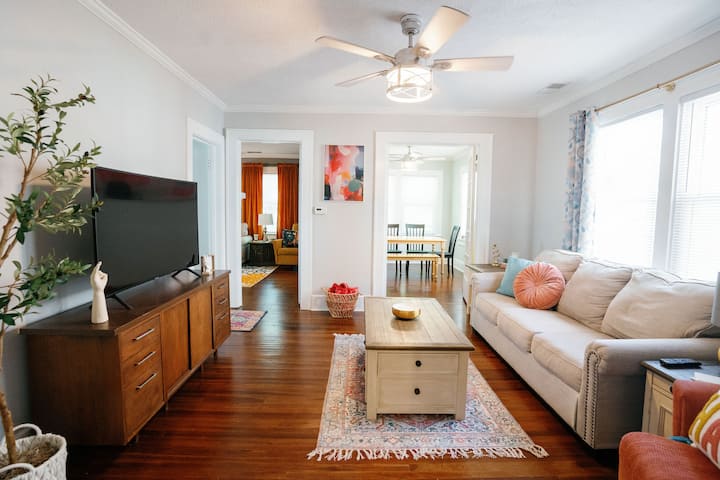 Ledger And Leisure Retreat - Springfield, IL