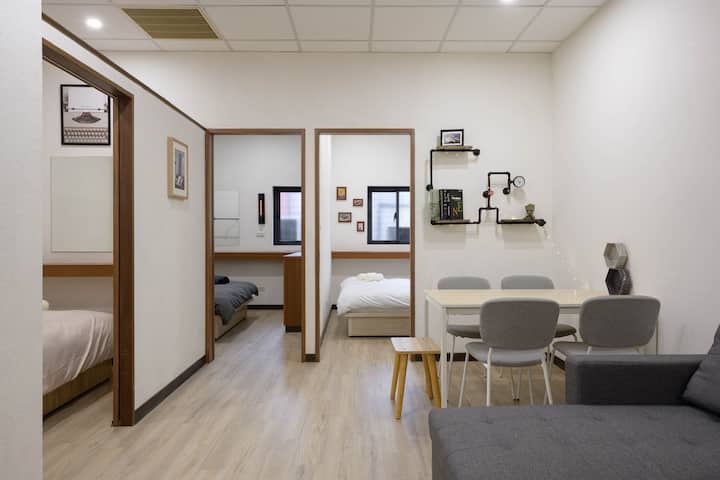 古蹟旁的溫馨址
紅樓旁獨特設計宅，完美平衡歷史美感與現代生活需求，近捷運出口，讓您的台北之旅輕鬆自如 - Taipei