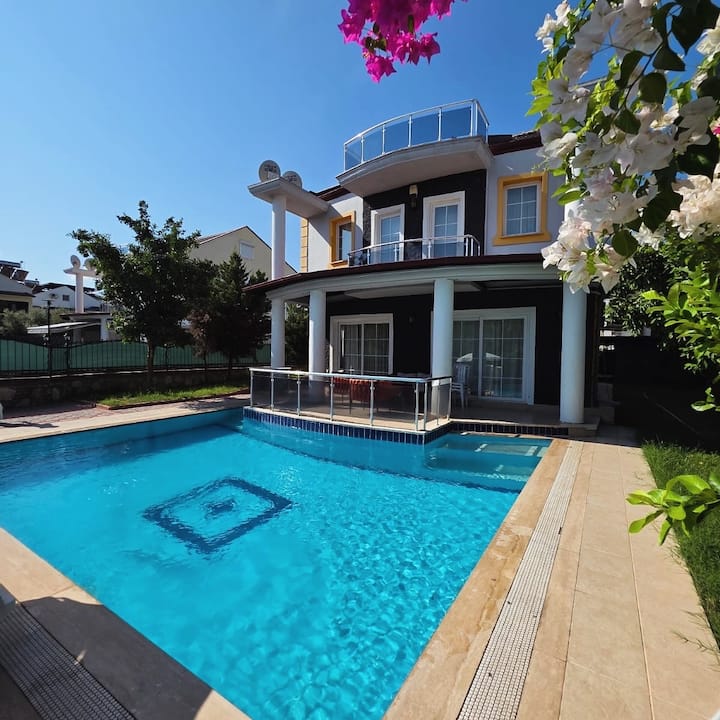 Fethiye ÇAlış’da 4+1 Müstakil Havuzlu Villa Meri̇ - Fethiye