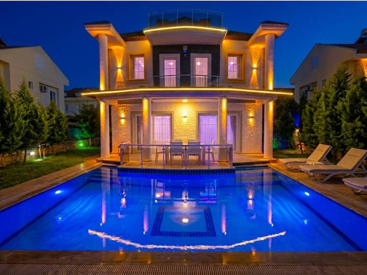 Fethiye ÇAlışda 4+1 Müstakil Havuzlu Villa Meri̇ - Fethiye