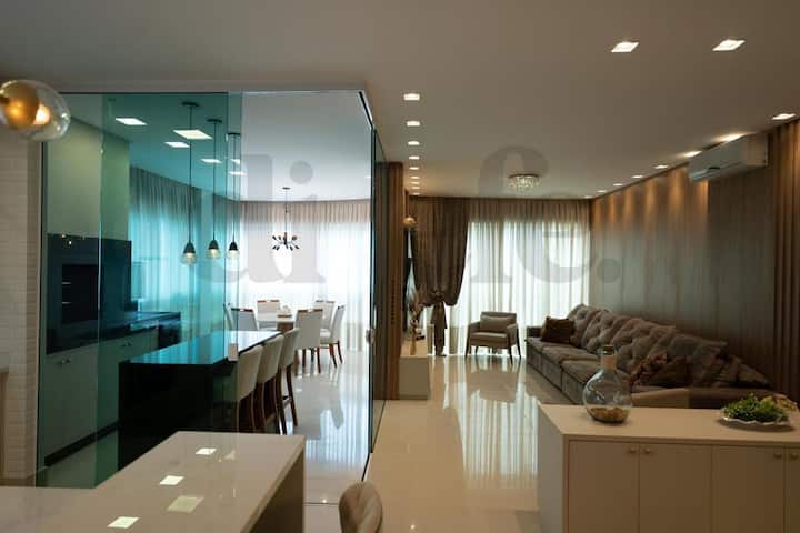 Itapema/meia Praia
Frente Mar
5 Suítes - Itapema