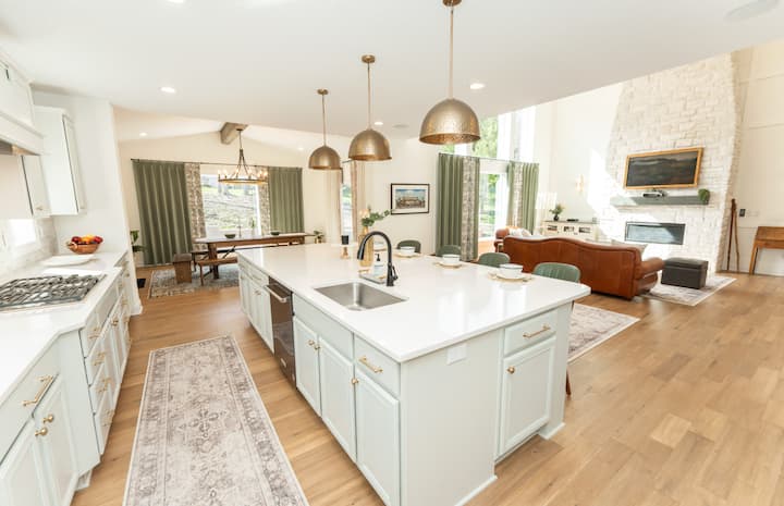 The Stonehaven Retreat | New Luxury Sanctuary Stay - Indiana, PA