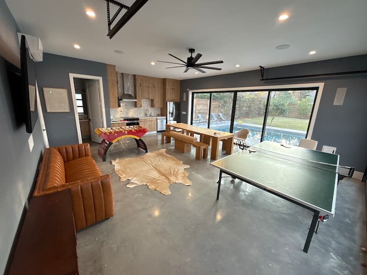 Heights Pool House - Northside - Houston