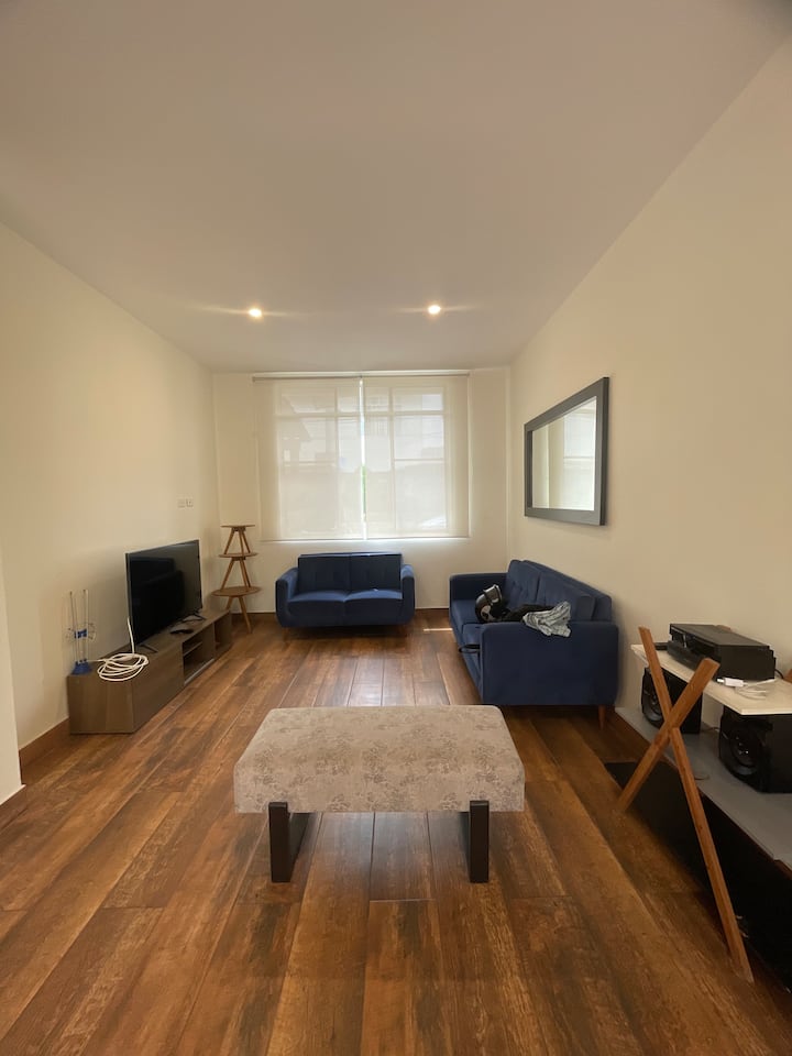 Hermosa Casa De 2 Pisos, Con Todos Los Servicios - Tarapoto