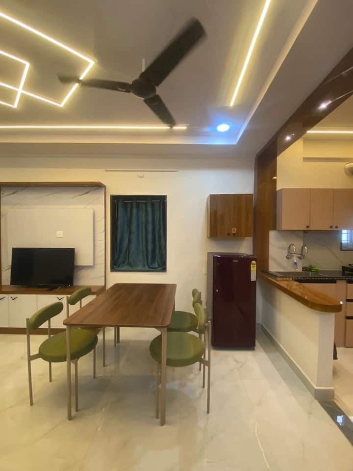 Modern & Cozy Spacious 2bhk With All Amenities - India