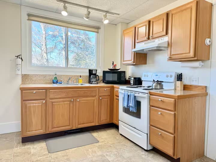 Entire Downtown Bar Harbor Four-apartment Home - Bar Harbor, ME