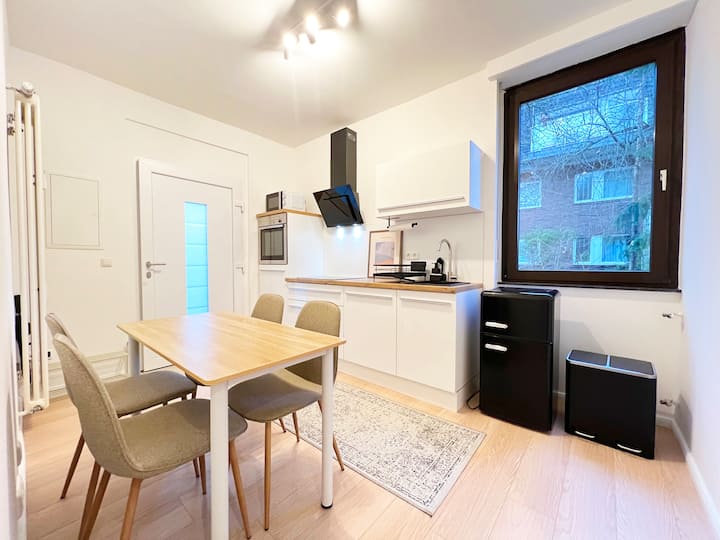 Lumen Apartment – 20 Min City - Parken - Küche - Hürth