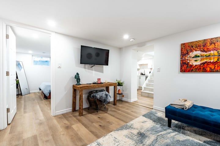 Downtown Suite | Sauna & Hot Tub | Free Parking - Chicopee