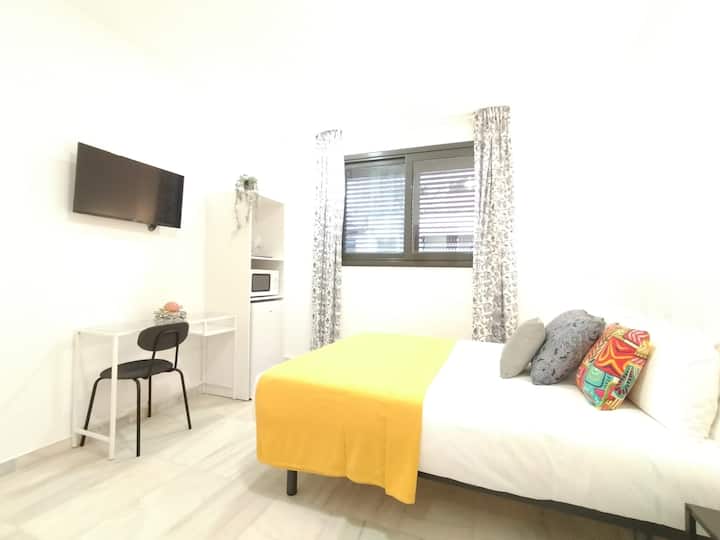Ef01 Habitación Con Entrada Independiente Y Baño - Aéroport de Barcelona-El Prat (BCN)