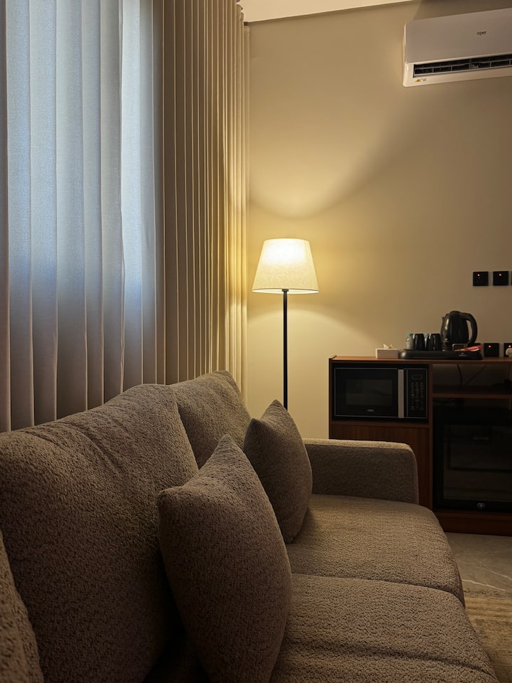 Cozy Studio 1br,lr,self-entry,b1 Parking,"65"tv - Riyadh