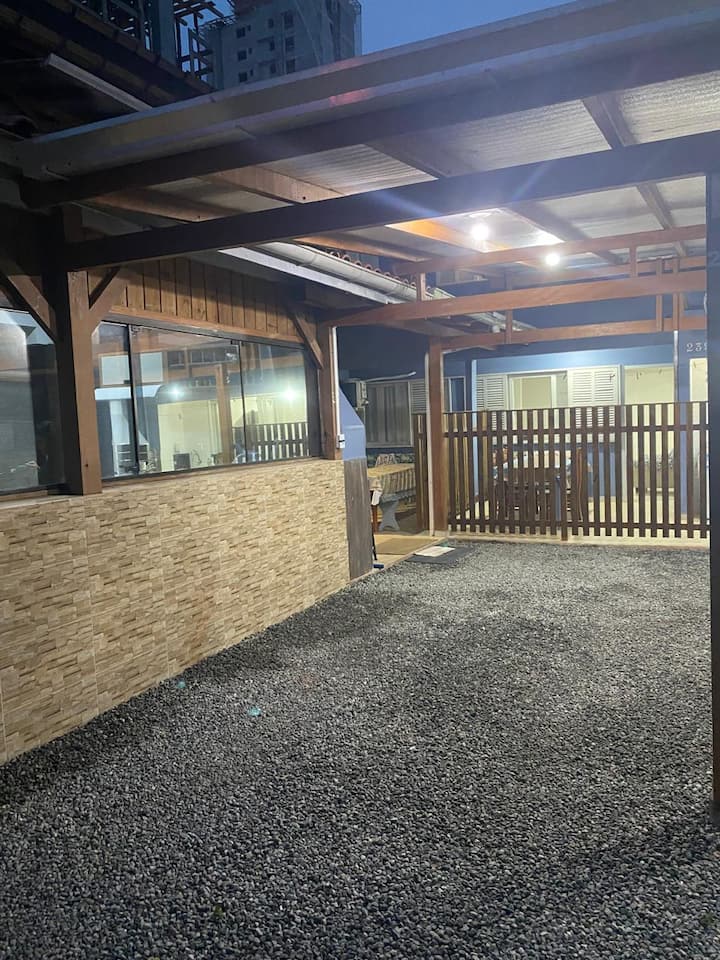 Casa Com Três Quartos No Perequê Para 13 Pessoas. - Itapema