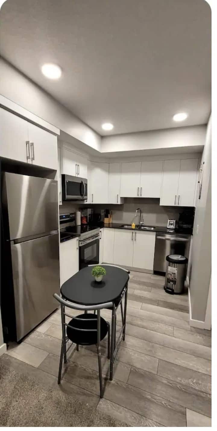 Warm 2-bedroom Urban Retreat - Calgary