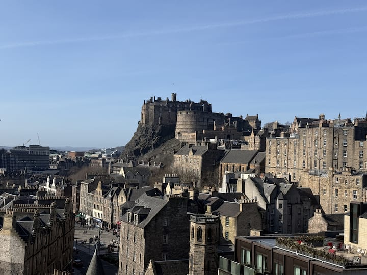 Castle View Old Town Flat - Museum of Edinburgh