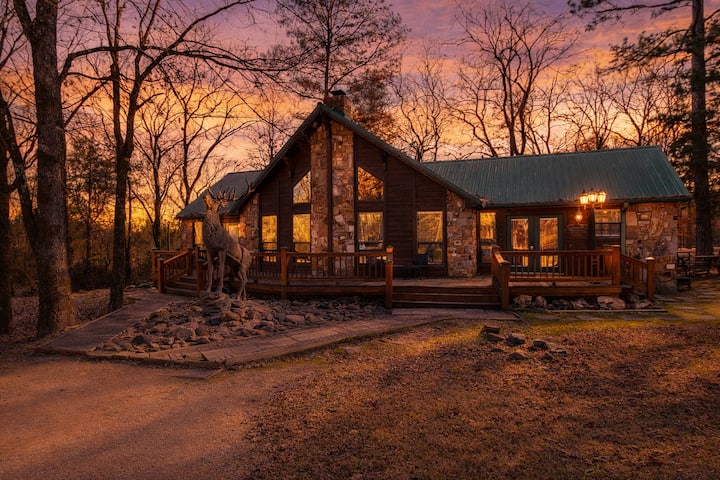 Creekside 3br Cabin / Hot Tub / Fire Pit / Family - Broken Bow, OK