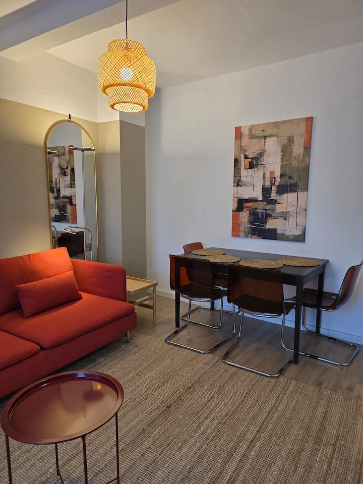 Chic And Cozy Home Away From Home - Köln