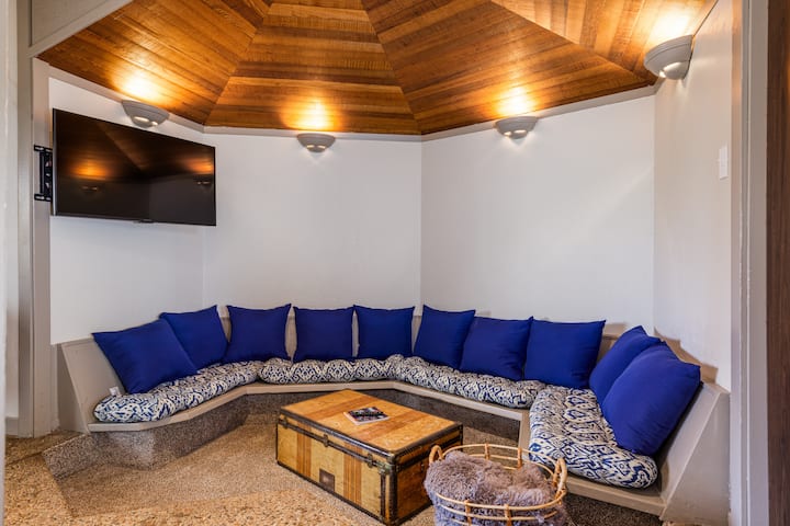 Modern Mid-century Studio With Private Entrance - West Valley City