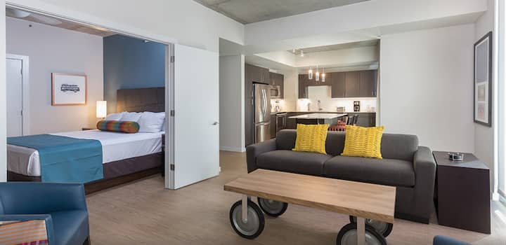 Modern Studio Deluxe: Walk To 6th St & Capitol - Enfield Road – Austin