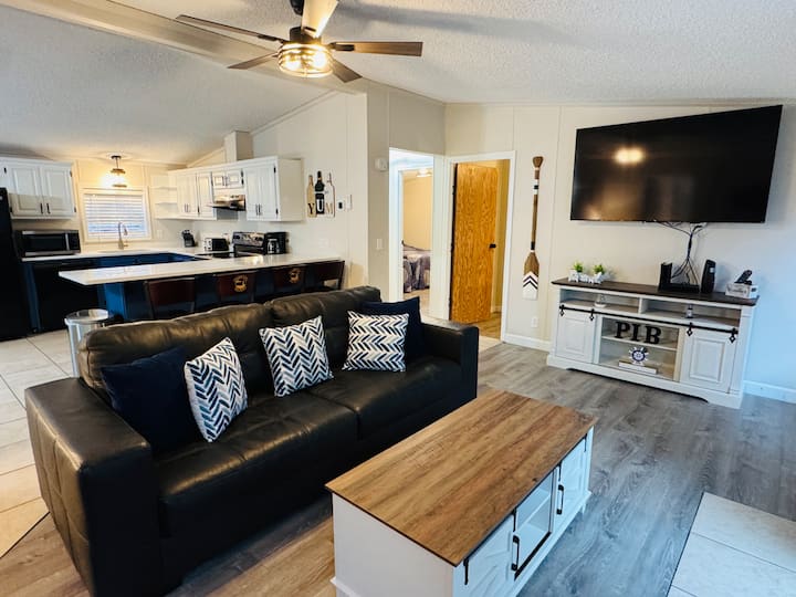 Your Crew’s Comfort Zone | 10 Ppl | Ic105 - Put-in-Bay, OH