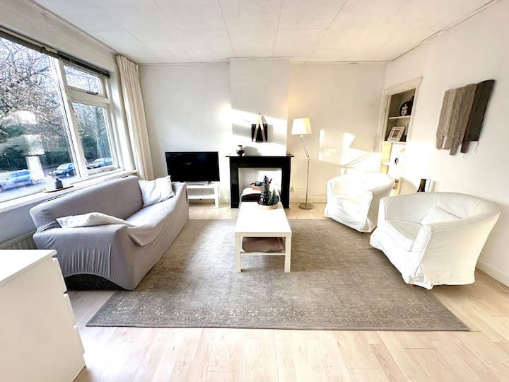 Charming 90 M2 Apartment, 2 Bedrooms, Free Parking - Utrecht, Hollanda