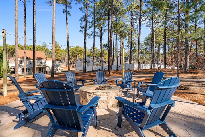 Privacy In The Pines + Hot Tub + Custom Fire Pit - Pinehurst, NC
