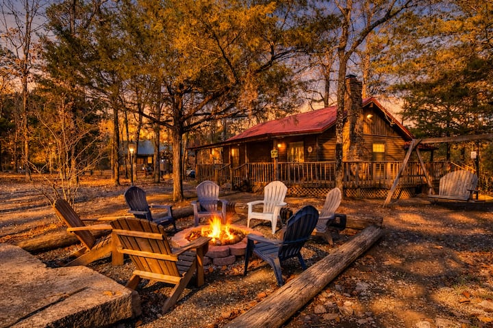 Rustic Retreat / Hot Tub / Fire Pit / Creekside - Broken Bow, OK
