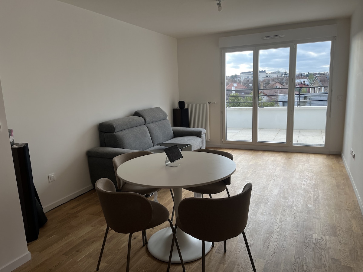 Novo, 2 quartos 3 camas + terraço + estacionamento - Apartamentos para ...