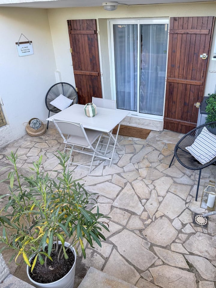Charmant Studio Rénové Et Climatisé Avec Terrasse - 주엉 레 빵