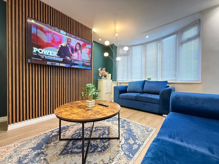 * Whole Stylish Modern * Warm House *Free Parking* - Liverpool