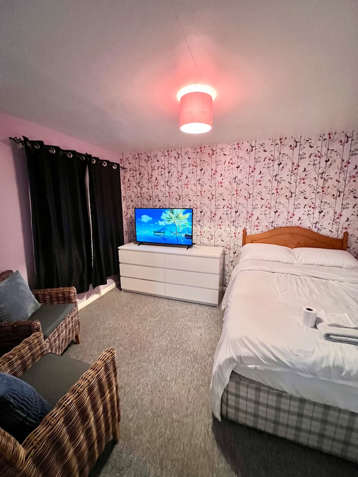 Lotus - Dreamer’s Lair. Warm And Inviting. - Beverley