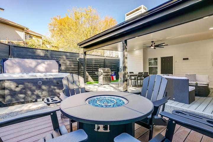 Luxury Home, Prime Location, Private Outdoor Oasis - Arlington, TX