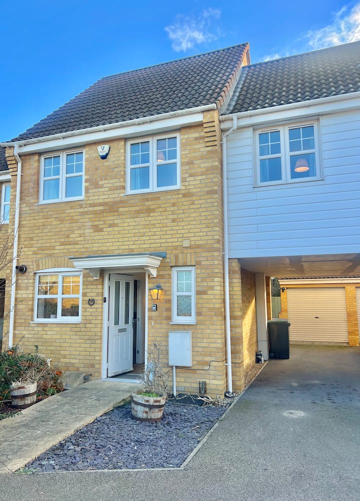 Rushden - 5 Beds Modern Home, Driveway And Garden - Wellingborough