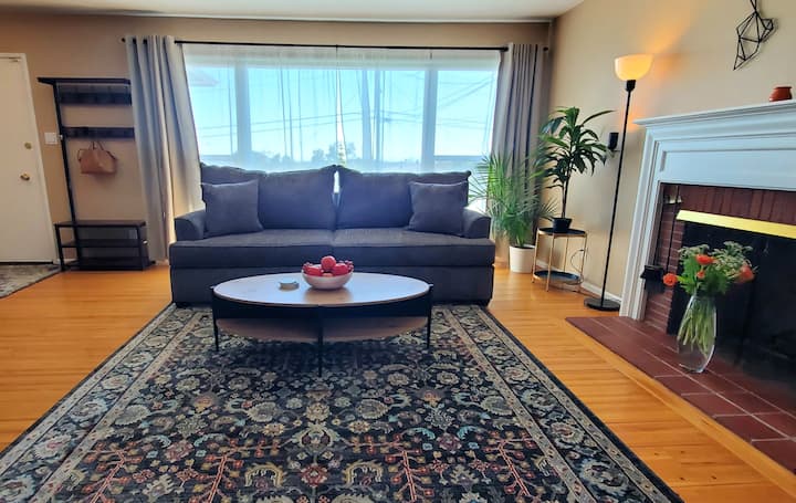 Relaxing 4 Bedroom | Full Kitchen & Dining | Bart - El Cerrito, CA