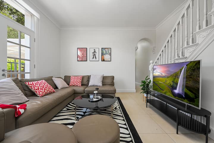 Renovated 4bdr Surry Hills Terrace Air Con+parking - Sydney