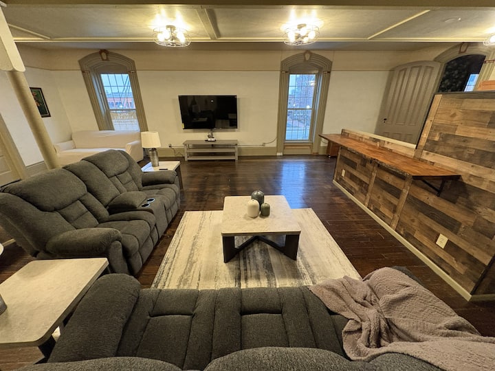 Downtown Studio Apartment - Fremont, IN