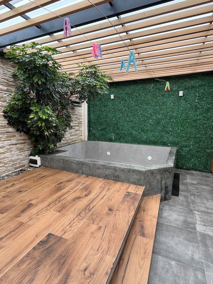 Casa Con Piscina, áReas Verdes, Chimenea, Cochera - Cajamarca, Perú