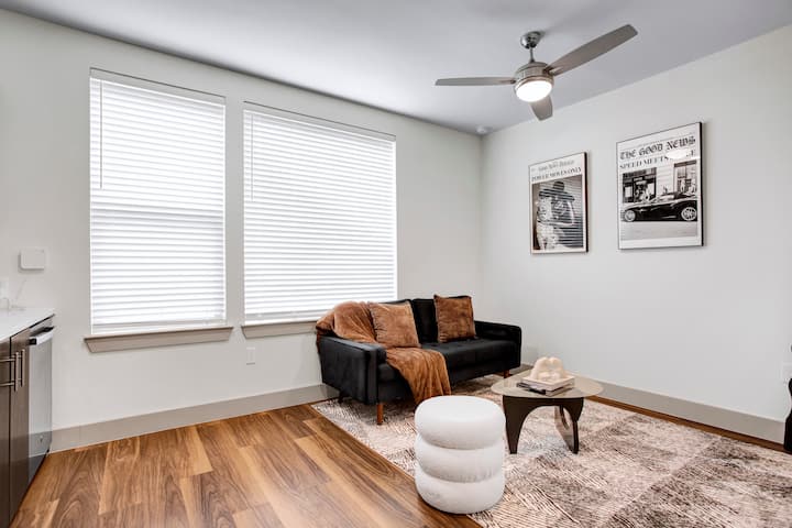 Charming And Cozy Escape - Carrollton, TX