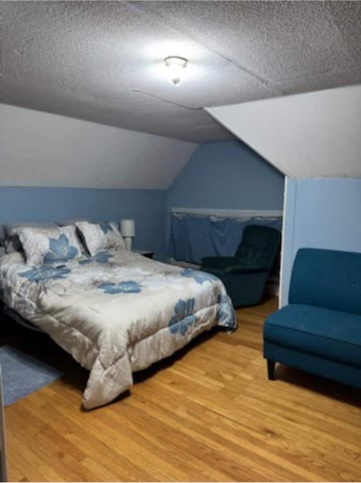 Spacious, Cozy, Quiet Private Room In Worc Home - Worcester, MA