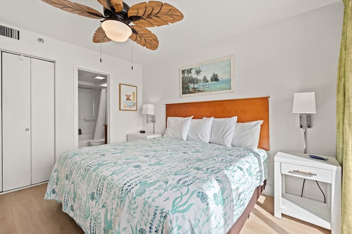 Condo en bord de mer avec 2 chambres, 2 salles de bain, très grand lit ...