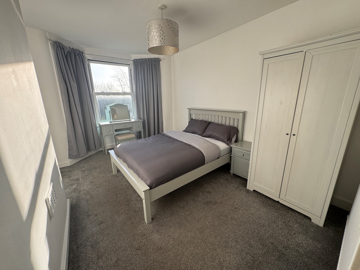 Classic London Style: Period One-Bed in Zone 2 - Apartments for Rent in ...