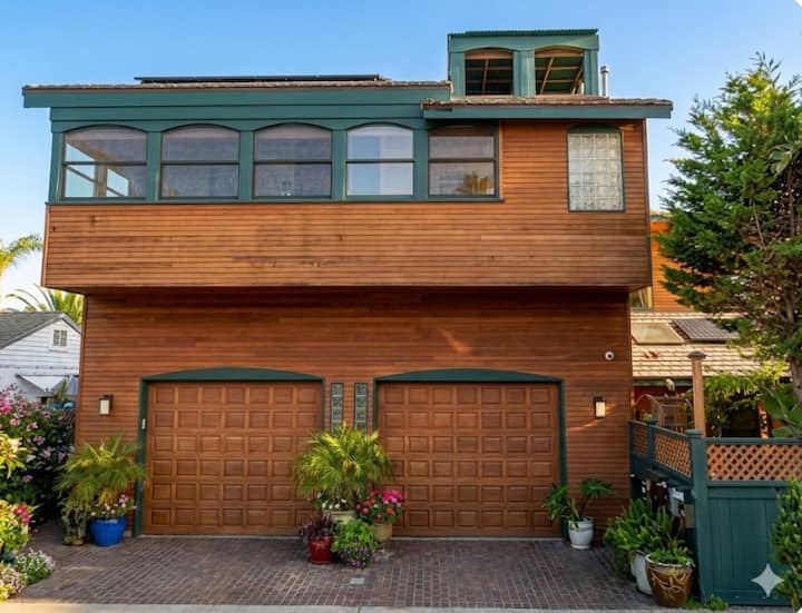 Beautiful 5 Bedroom Home With Attached Garage - Carlsbad, CA