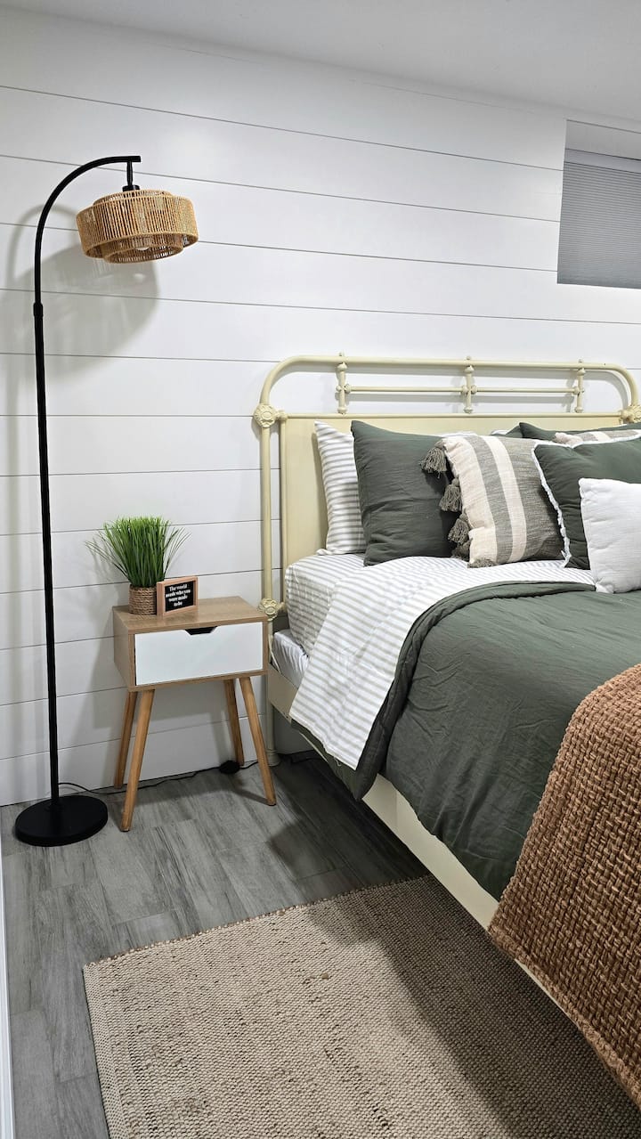 The Cozy Den - Lowell, MA