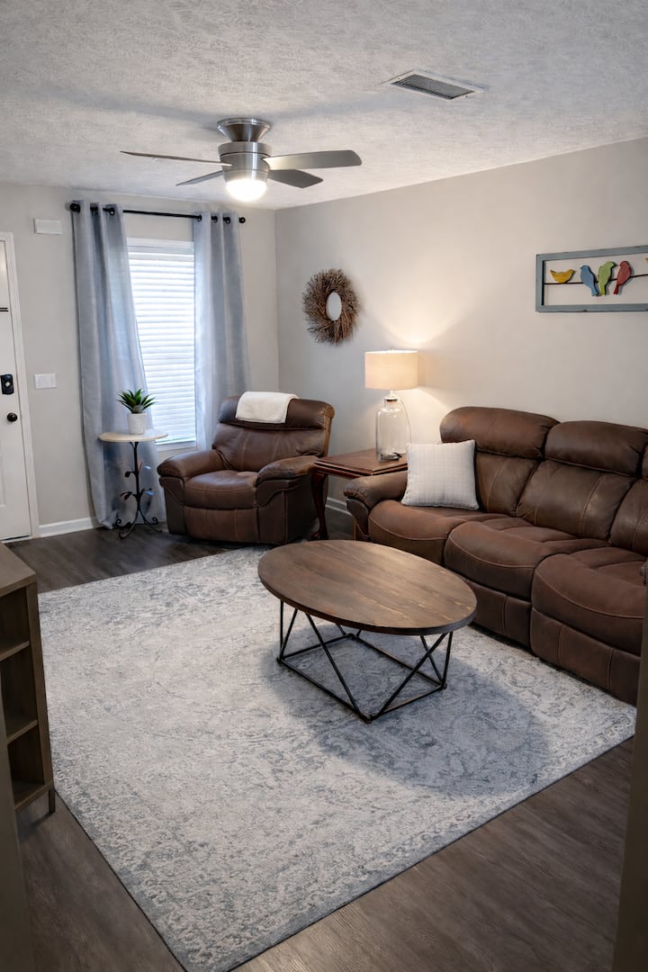 Pet-friendly 3b/2ba Home 1-car Garage, Fenced Yard - Murfreesboro, TN