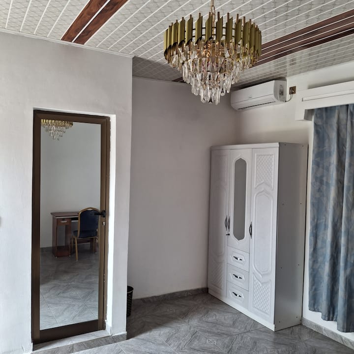 Chambre (R+1) éLégante à 1 Km De L'océan - Lomé